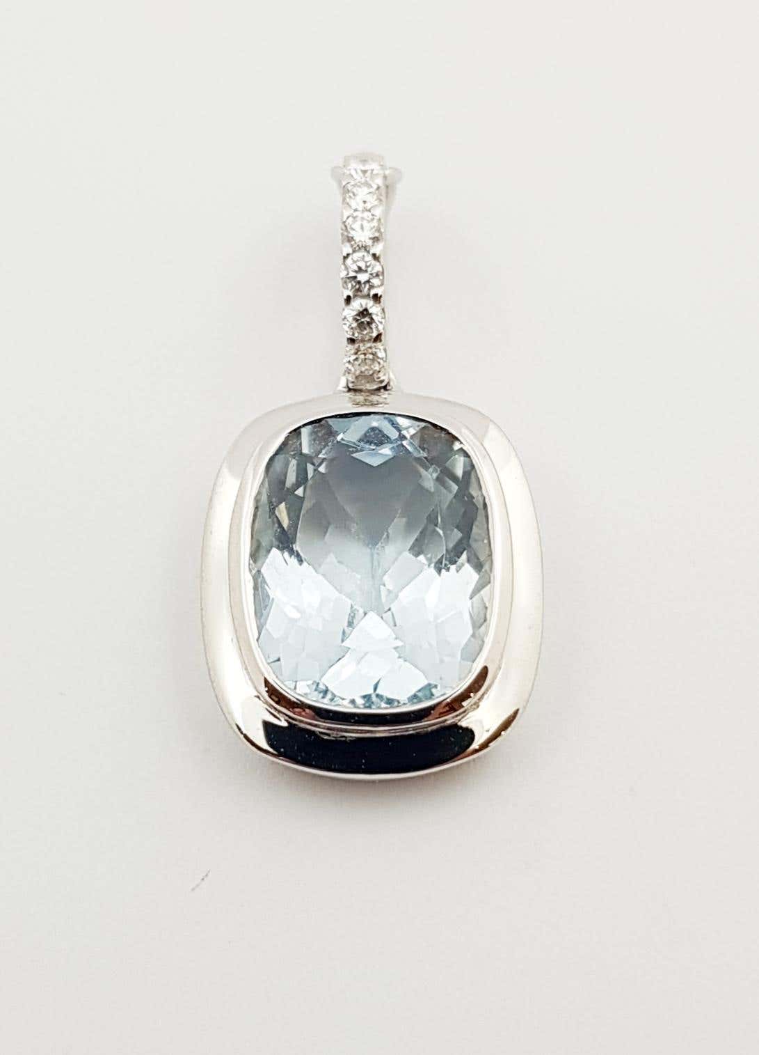 SJ2786 - Aquamarine with Diamond Pendant Set in 18 Karat White Gold Se ...